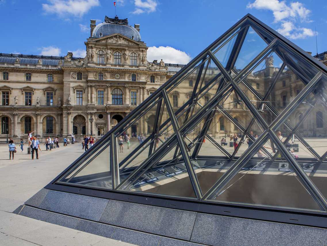 Louvre Museum Skip The Line with Guided Tour
